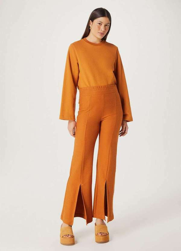 Calca Feminina Flare Canelada com Fenda Marrom - Hering Oficial