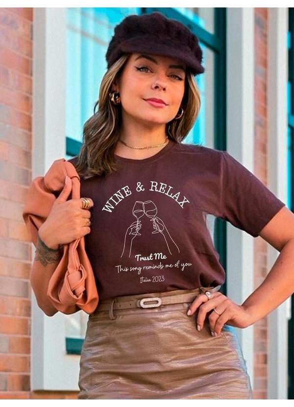 Camiseta Feminina Marrom Escuro Wine & Relax - Marrom - Cianitas Textil