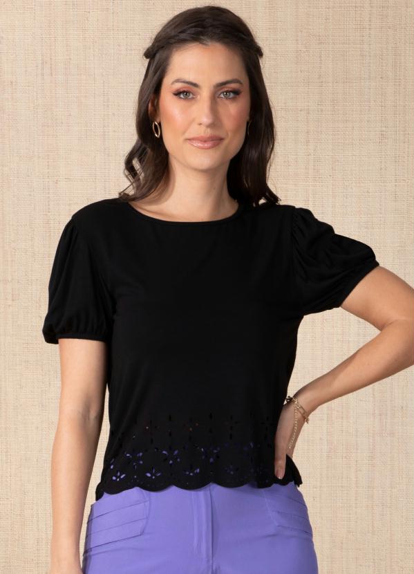 Blusa Preta com Vazado na Barra - Quintess
