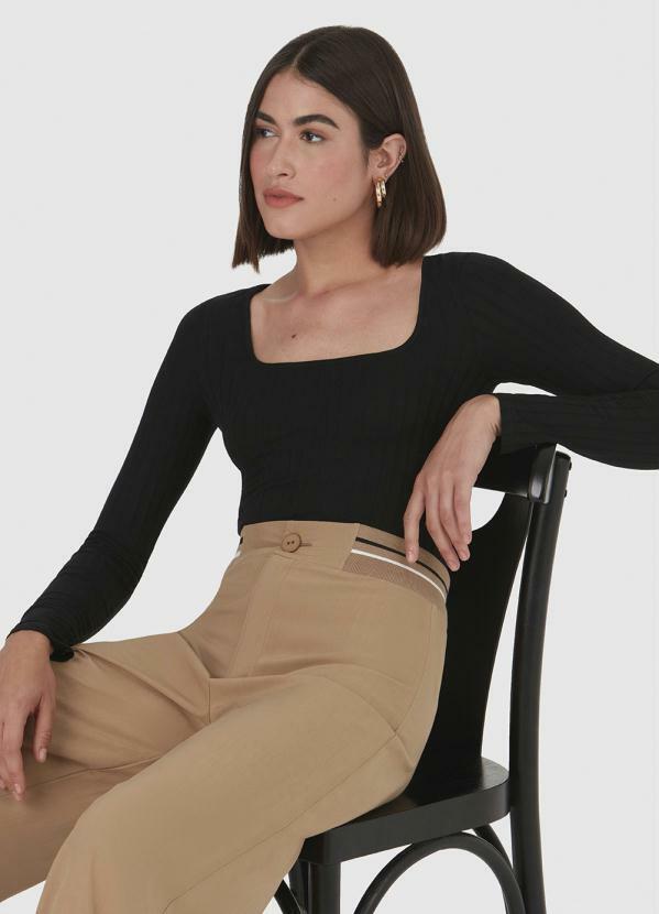 Blusa Malha Canelada Decote Quadrado Preto - Malwee