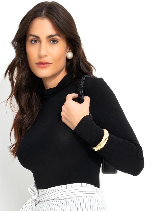 Blusa Preta Justinha com Gola Alta - Quintess