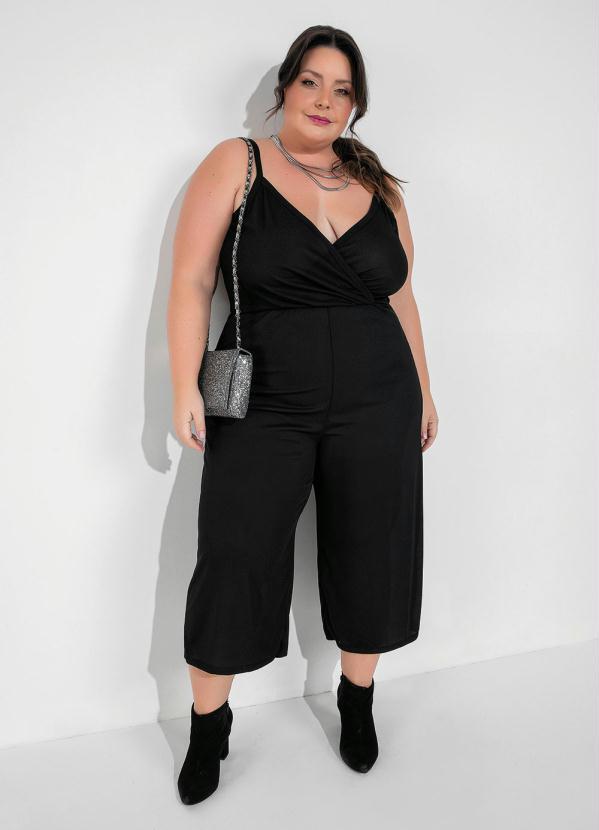 Macacão Preto Transpassado Plus Size Marguerite